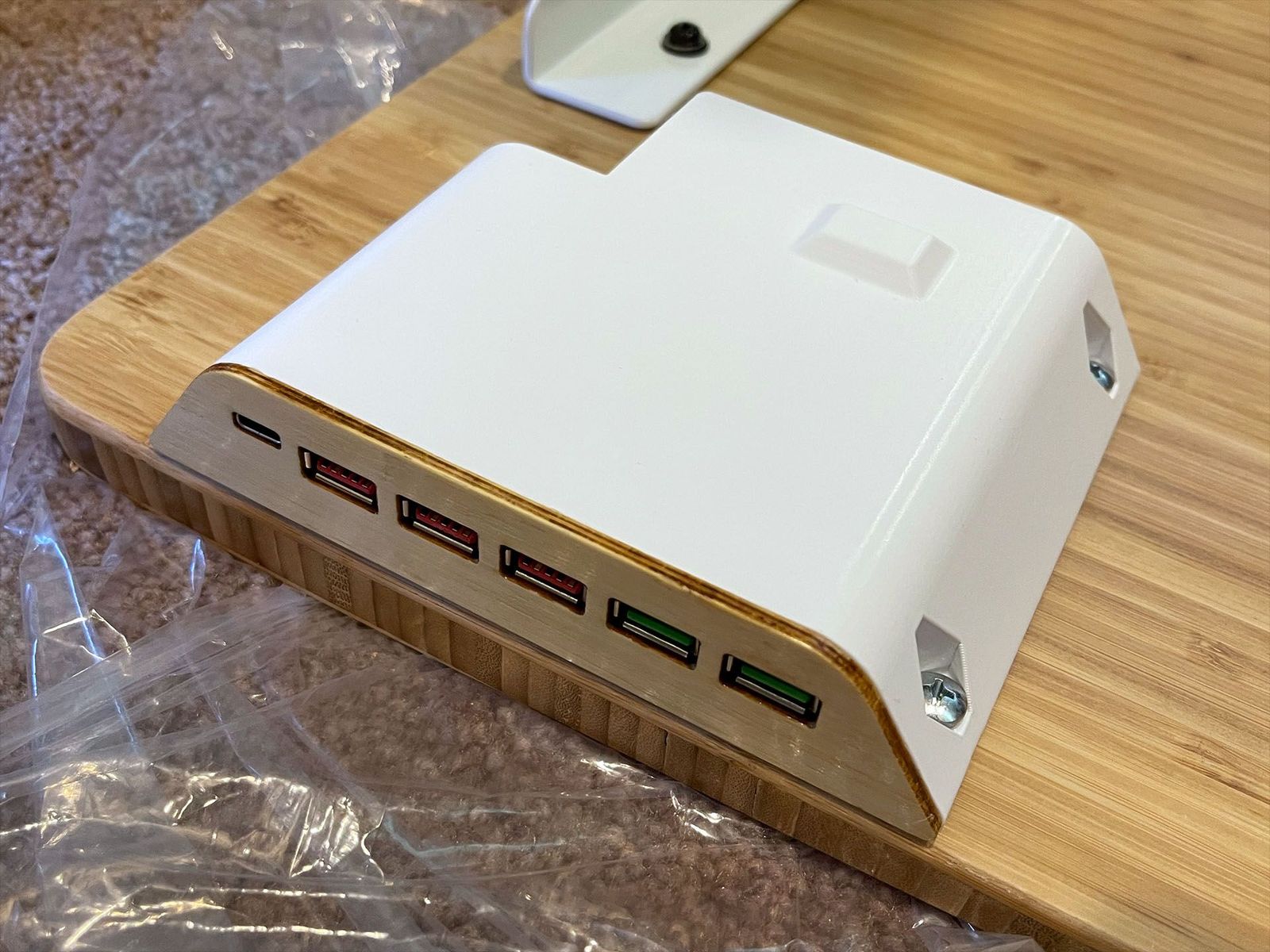 Desk Upgrade: Under Desk USB 3.1 Gen 2 Hub | Evan Li